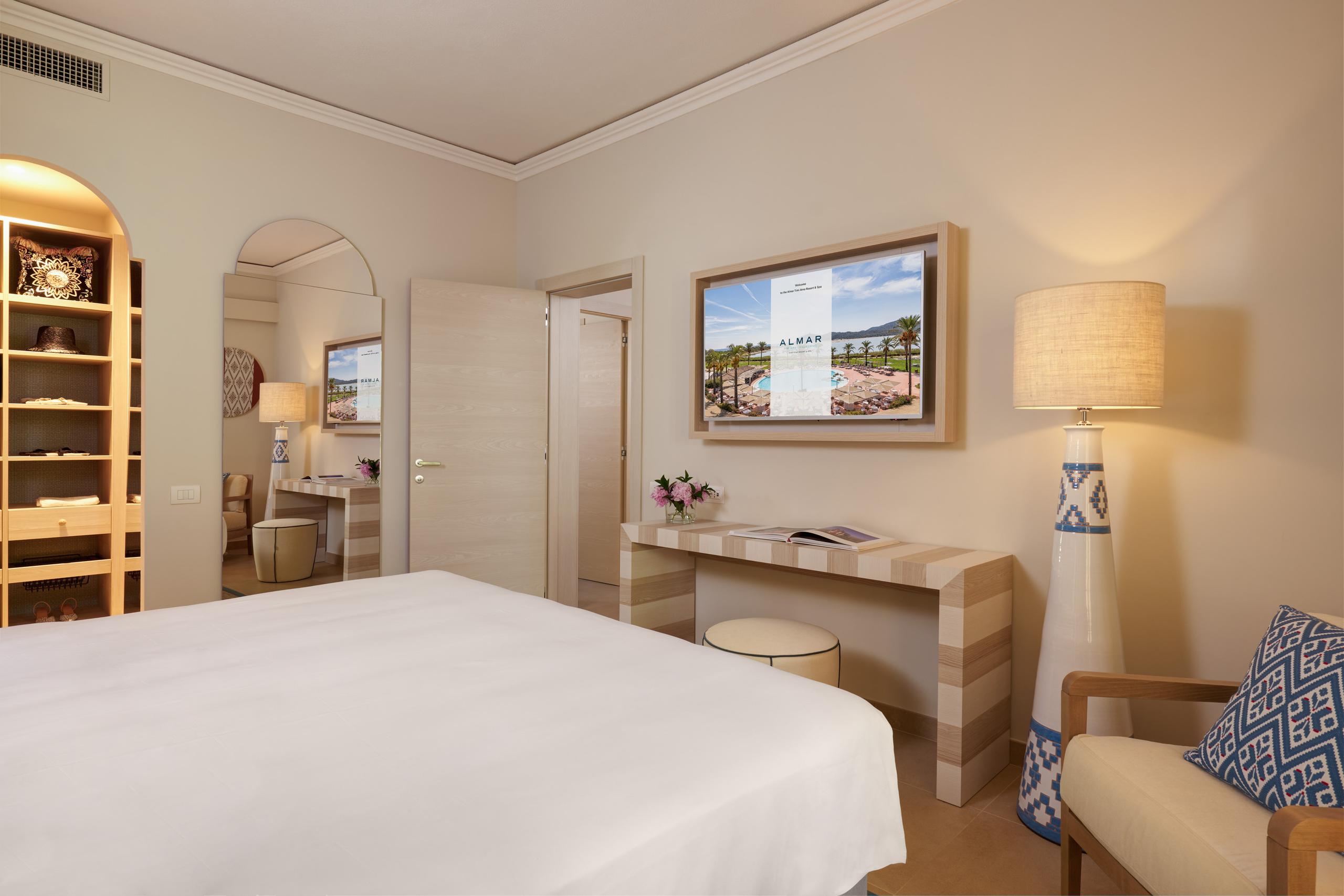 Prestige suite lagoon side with private garden | Almar Timi Ama