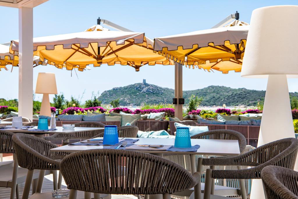 Mediterraneo: poolside restaurant in Villasimius | Almar Timi Ama