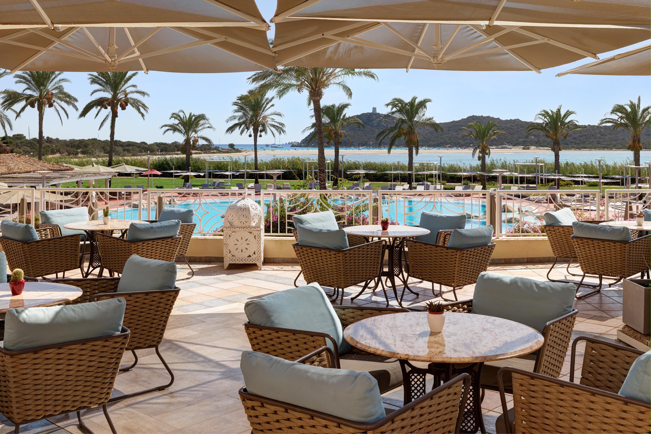 La Vista Lobby Bar in Villasimius for aperitifs | Almar Timi Ama