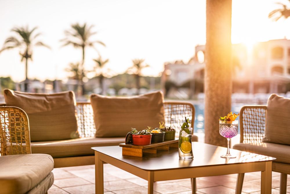Luxury hotel bar and aperitifs in Sardinia | Almar Timi Ama