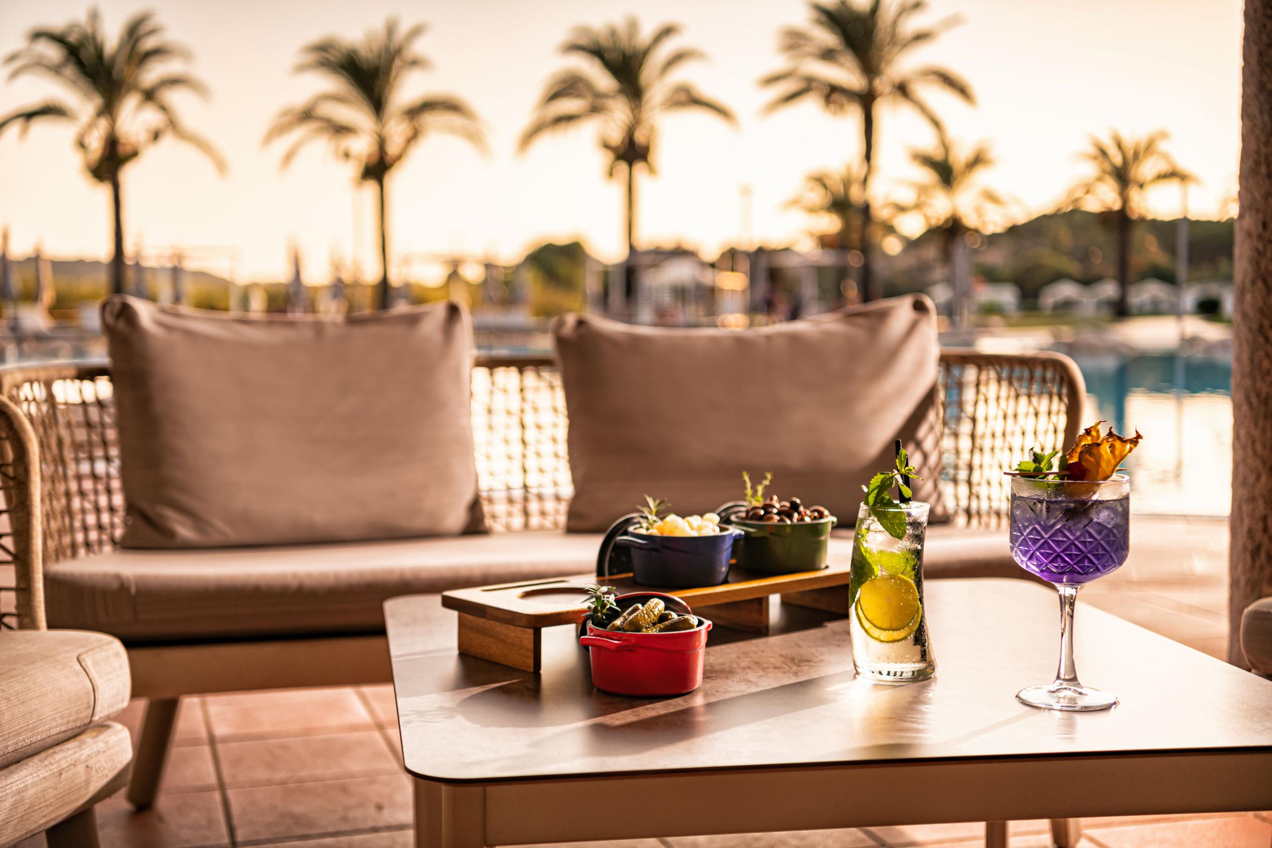 Mov'ita Pool Bar: poolside bar in Villasimius | Almar Timi Ama