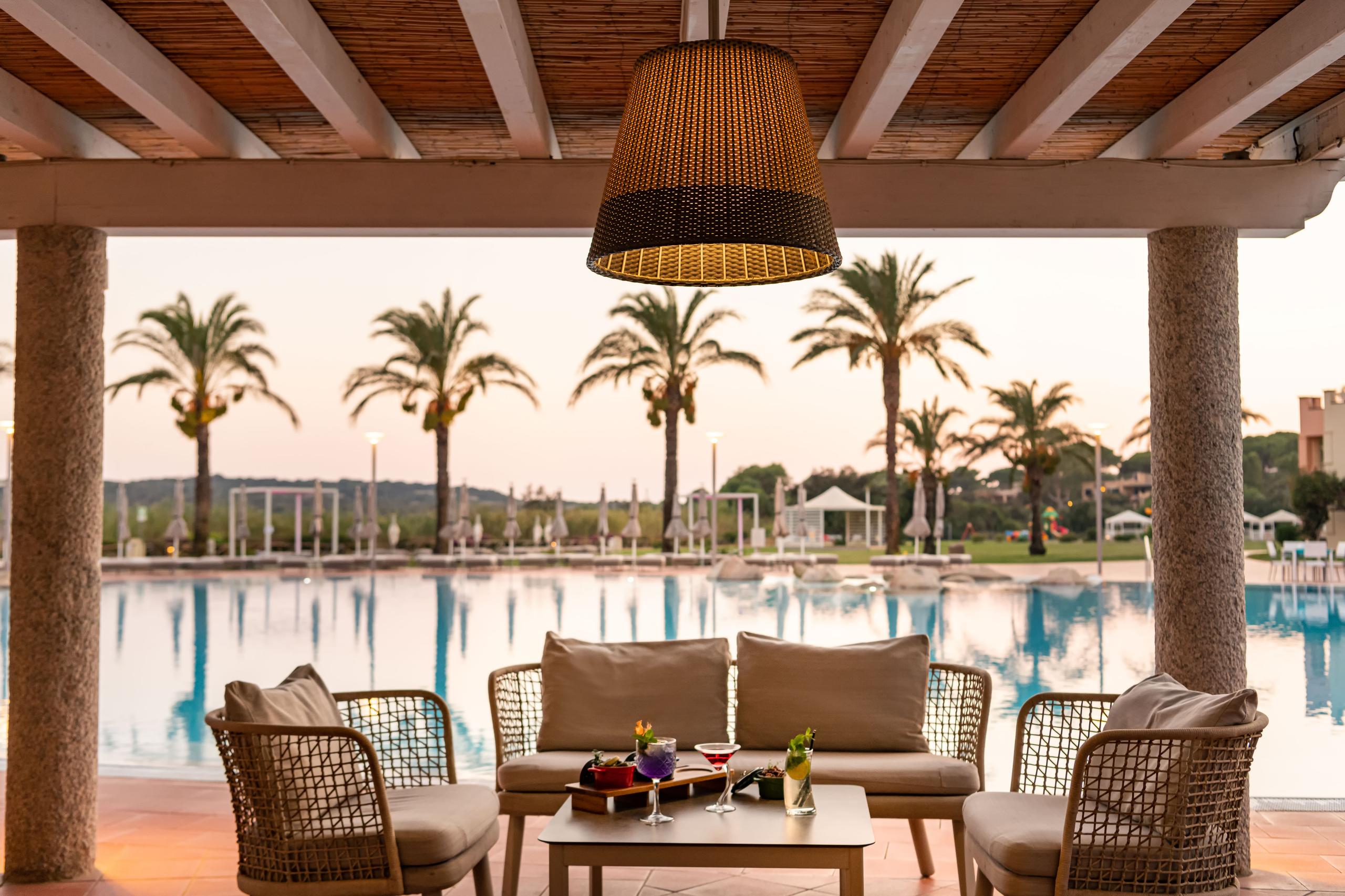 Mov'ita Pool Bar: poolside bar in Villasimius | Almar Timi Ama