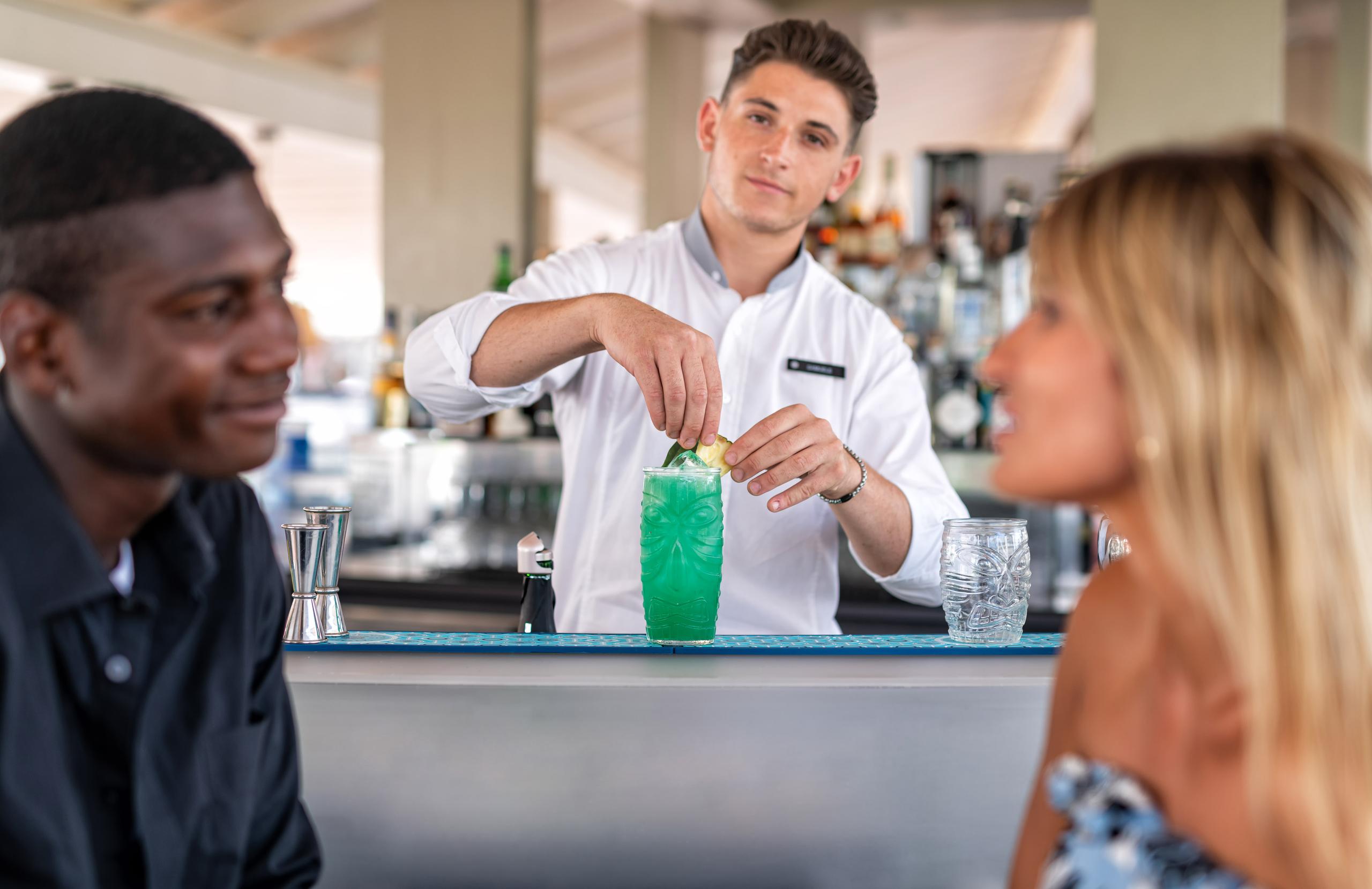 Mov'ita Pool Bar: poolside bar in Villasimius | Almar Timi Ama