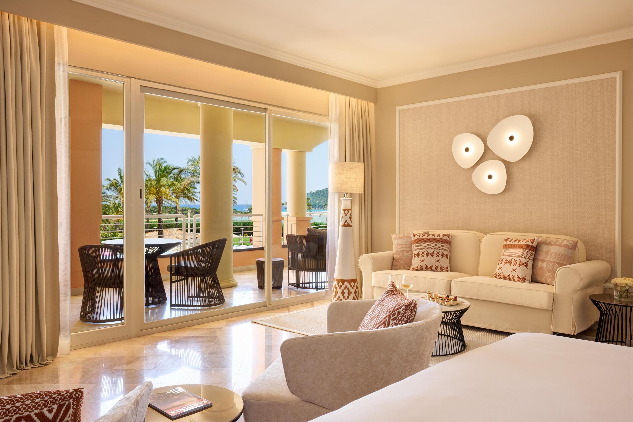 Aqualis Junior Suite – Oasis of Water & Light | Almar Timi Ama