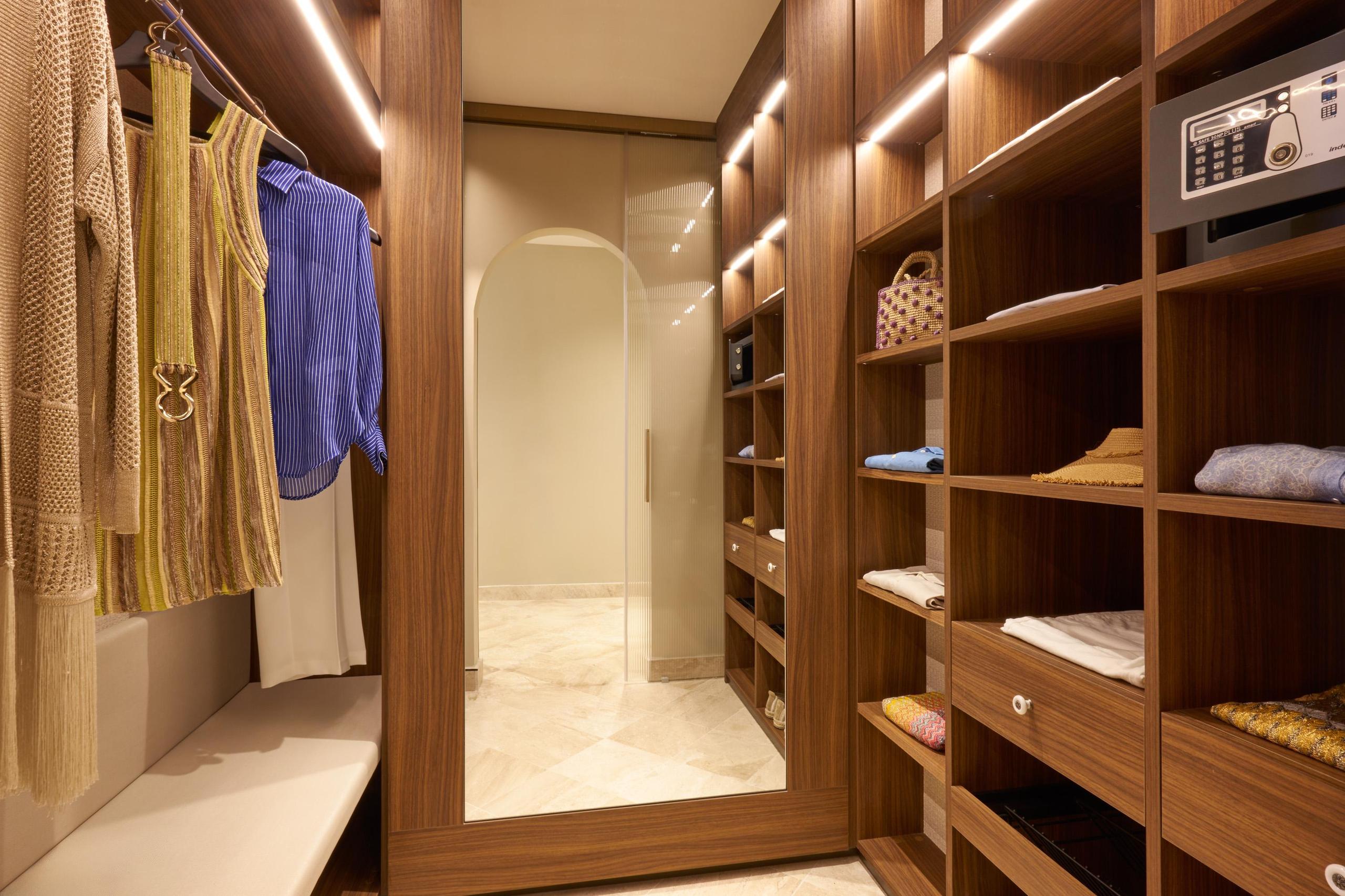 Aqualis Junior Suite – Oasis of Water & Light | Almar Timi Ama